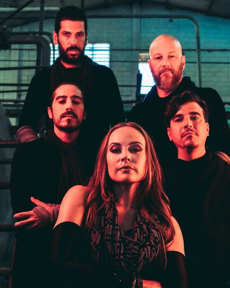 BLACK SUN - Lying between two beautiful hemispheres - Femme Metal Webzine