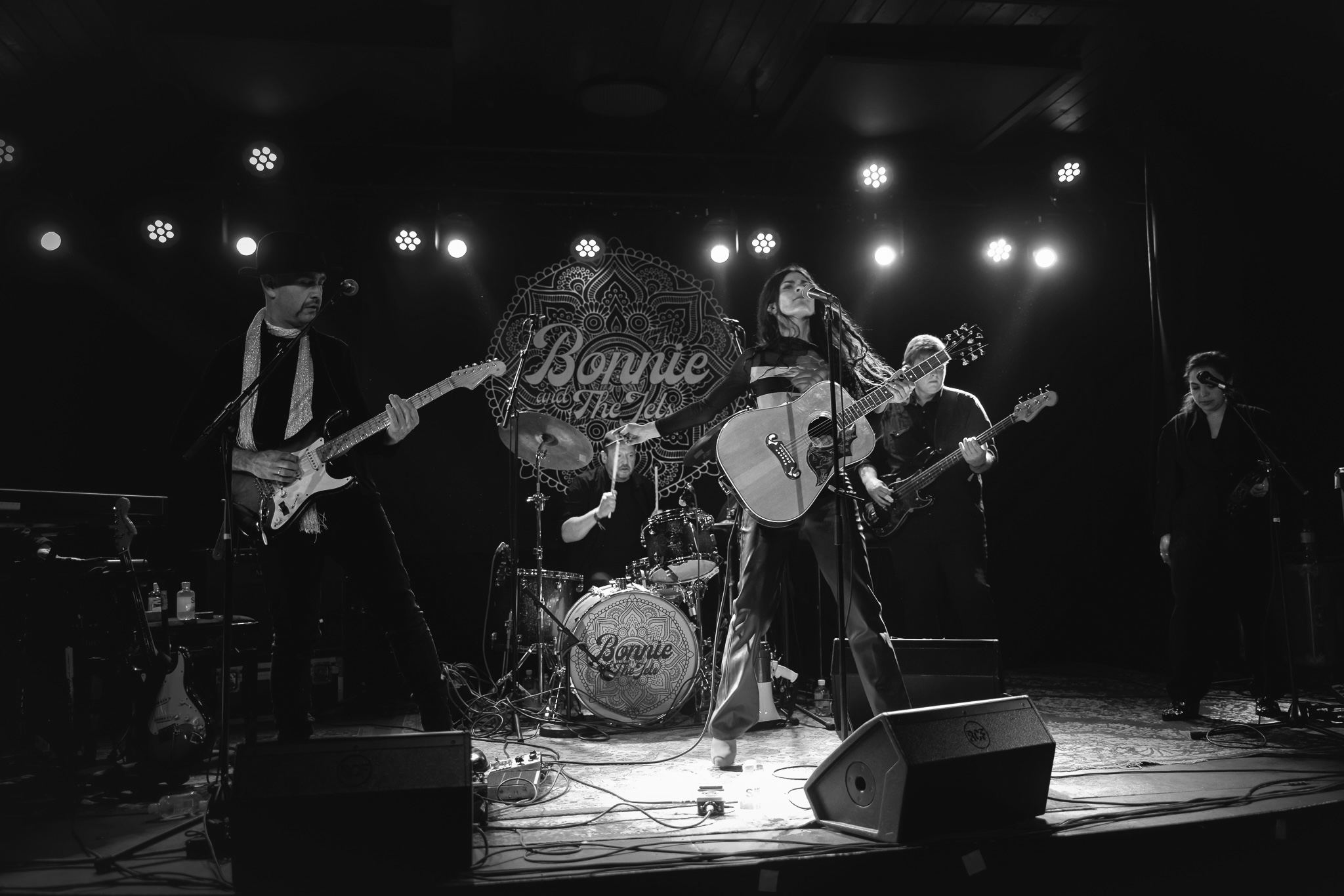 BONNIE AND THE JETS - Empower the magic formula - Femme Metal Webzine