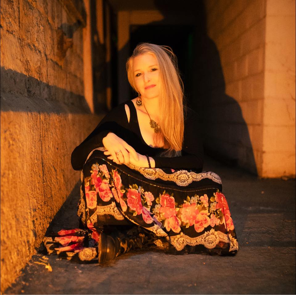 HEATHER FINDLAY - Discovering new remarkable paths - Femme Metal Webzine