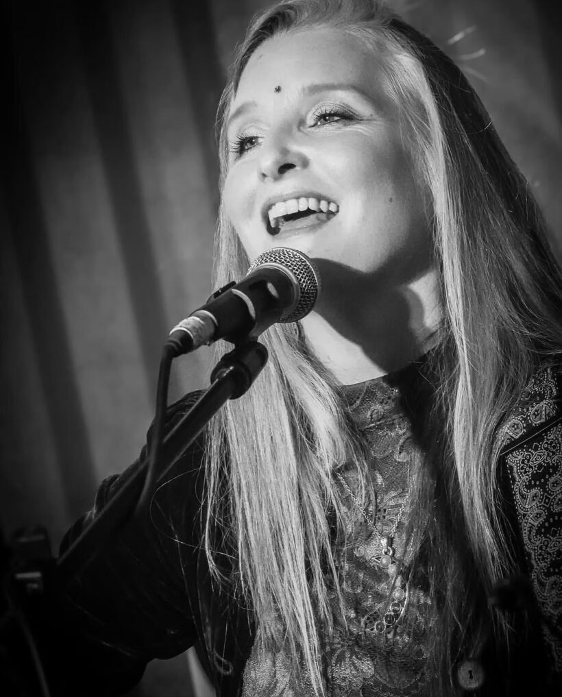 HEATHER FINDLAY - Discovering new remarkable paths - Femme Metal Webzine