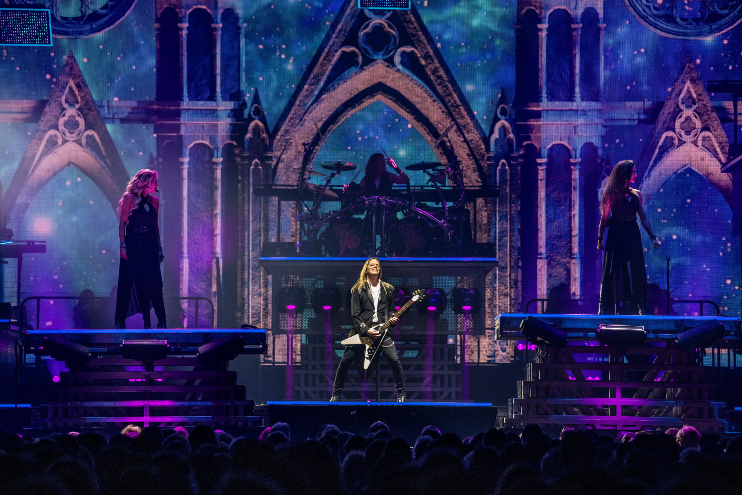 TRANS-SIBERIAN ORCHESTRA - Celebrating a great Christmas out - Femme ...
